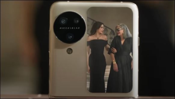 Janhvi Kapoor and Zeenat Aman are 'iconic' in new OPPO ad