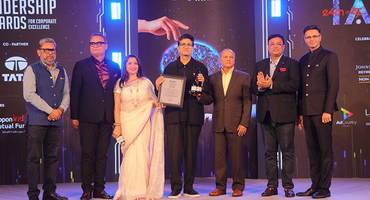 IAA inducts Prasoon Joshi into The Hall Of Fame
