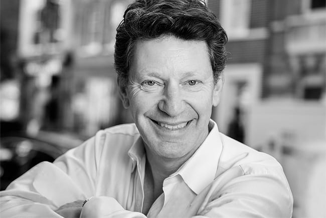 Stef Calcraft, ex-UK Chief, quits Dentsu Aegis