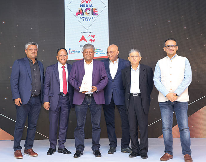 exchange4media group honours media giants